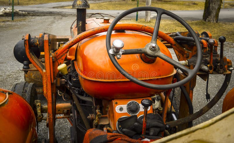 Un volante del tractor imagen de archivo. Imagen de manejo - 132548337