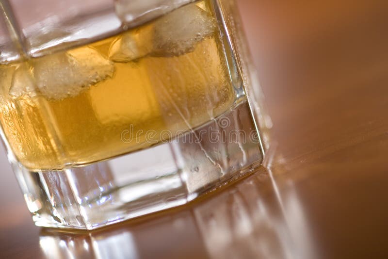 Una bevanda. immagine stock. Immagine di ambrato, camera - 3031095