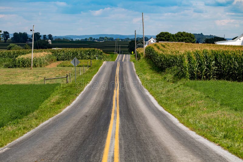Carretera Nacional De Dos Calles Rural Imagen de archivo editorial ...