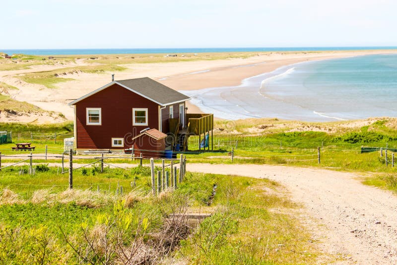 Casa modesta imagen de archivo. Imagen de indicador, domicilio - 3241053