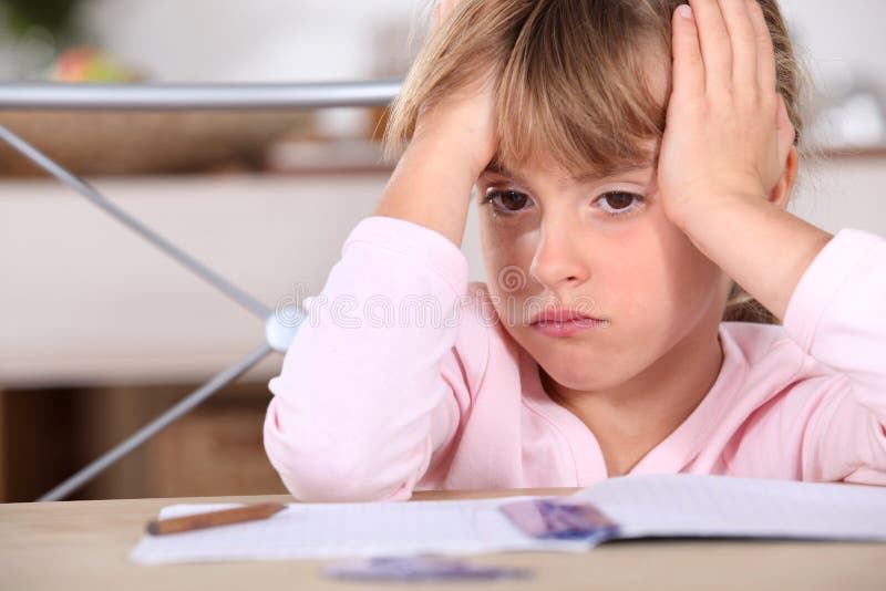 Una chica joven frustrada imagen de archivo. Imagen de cabrito - 35736421