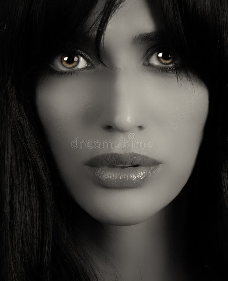 Una donna molto bella immagine stock. Immagine di adulto - 153912841