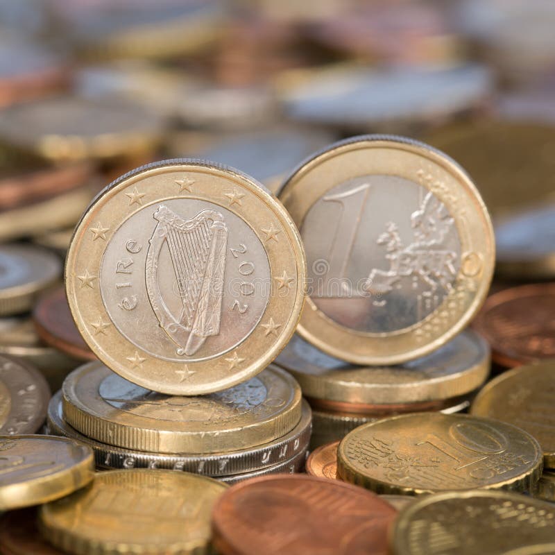 Una Euro Moneta Irlanda Eire Fotografia Stock - Immagine di economico ...