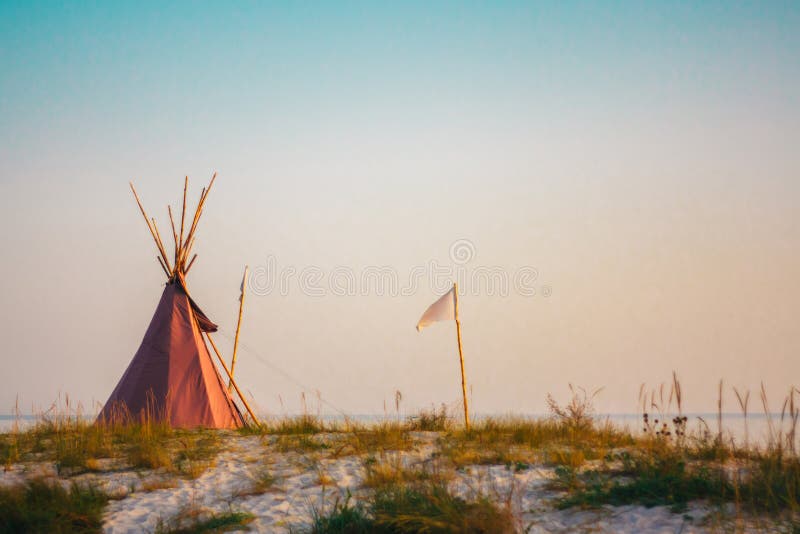 Una foto de un tipi imagen de archivo. Imagen de orilla - 127066033