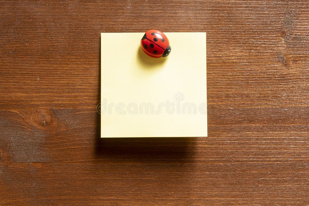 Una hoja de memo en blanco foto de archivo. Imagen de negocios - 168121994