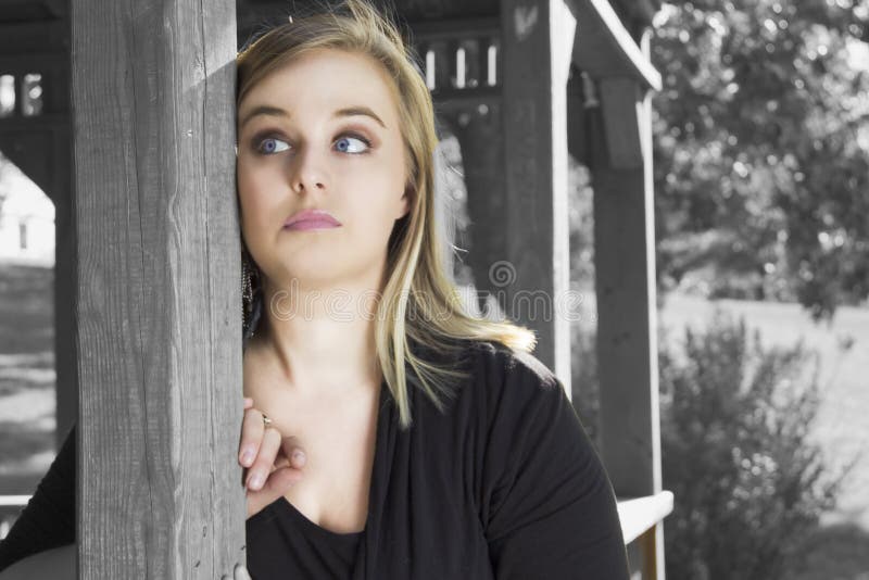 Una Imagen De Una Mujer Decepcionada Joven Triste Foto de archivo ...