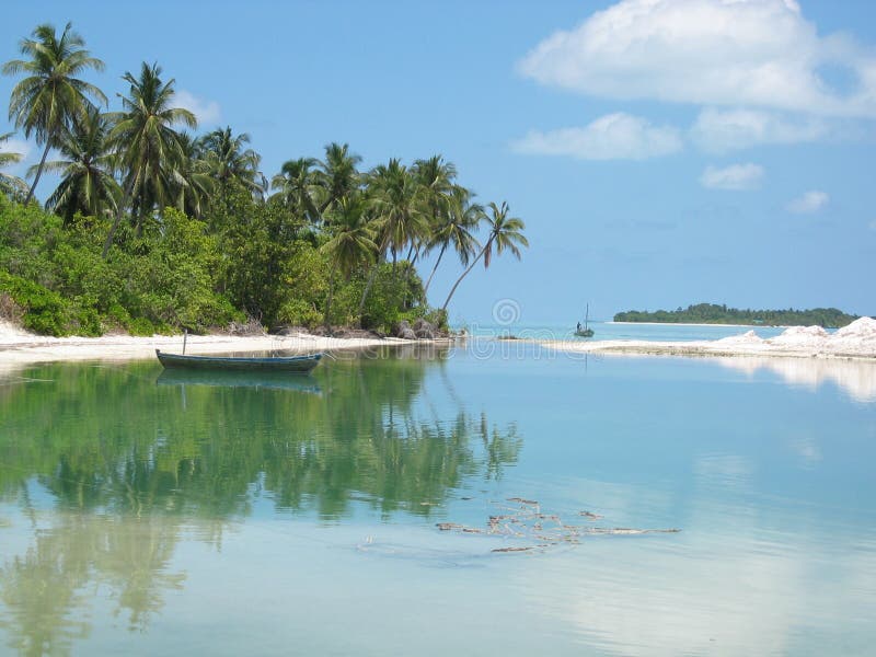 Una isla imagen de archivo. Imagen de vida, barco, isla - 133691