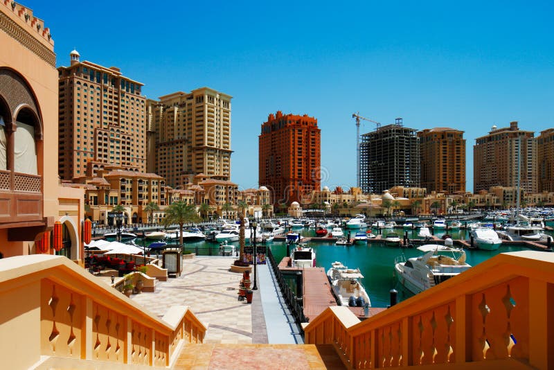 Una Isla Artificial Perla-Qatar En Doha, Qatar Foto de archivo - Imagen ...