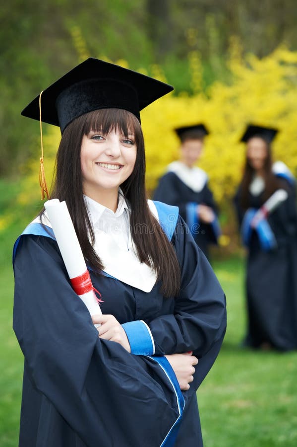 Una Muchacha Graduada Alegre Imagen de archivo - Imagen de grado ...