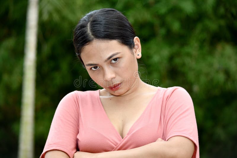 Una Mujer Femenina Obstinada Foto de archivo - Imagen de mujer, orneria ...