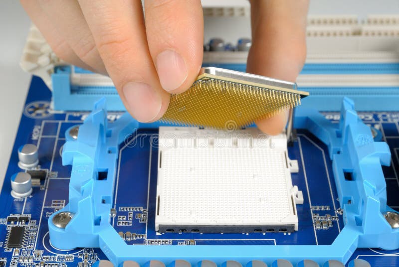 Una Nueva CPU Que Es Montada Foto de archivo - Imagen de ingeniero ...