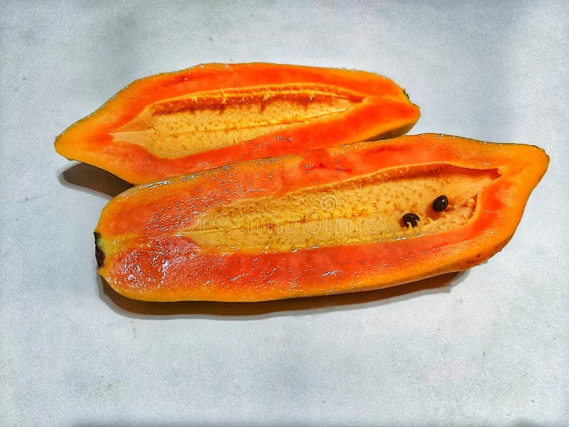 Papaya Partida En Dos Fotos de stock - Fotos libres de regalías de ...