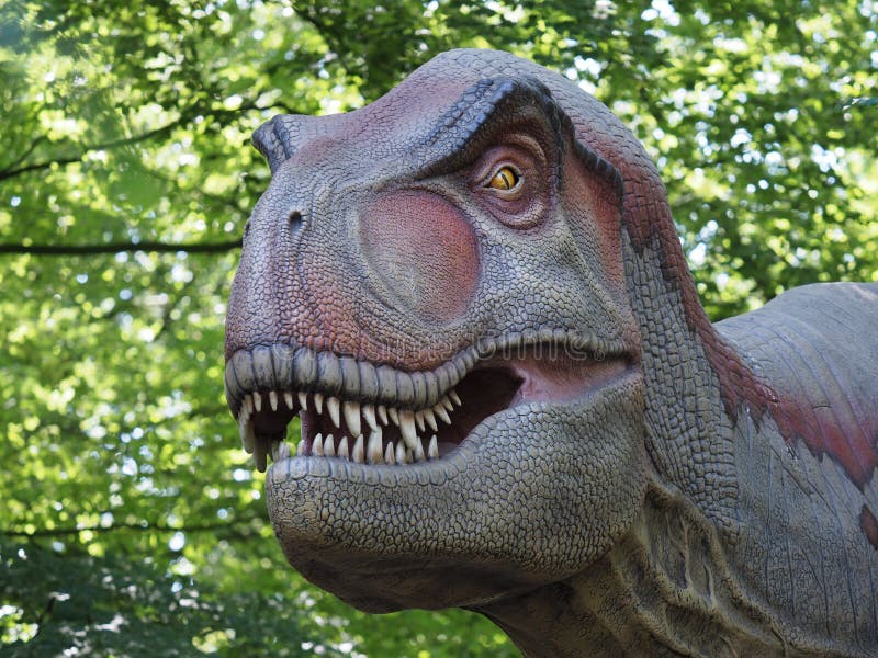Una Replica Di T Rex Nello Zoo Di Pairi Daiza Fotografia Editoriale ...