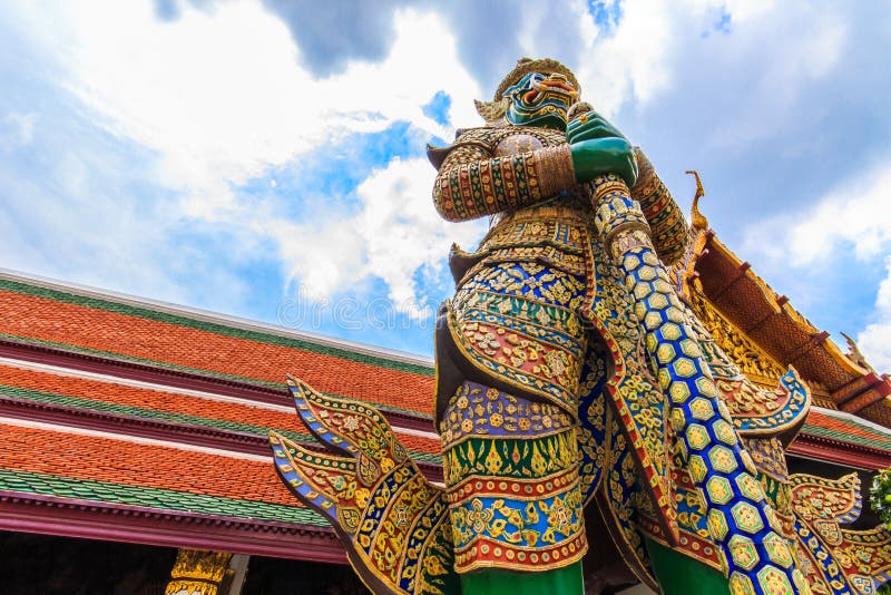 Una Statua Gigante Di Ravana Ad Un Angolo Alto Fotografia Stock ... Una Statua Gigante Di Ravana Ad Un Angolo Alto Fotografia Stock ...
