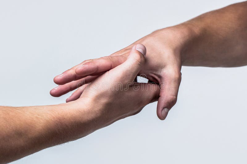 Una Stretta Di Mano Amichevole. Stringere La Mano a Due Mani. Due Mani ... Una Stretta Di Mano Amichevole. Stringere La Mano a Due Mani. Due Mani ...