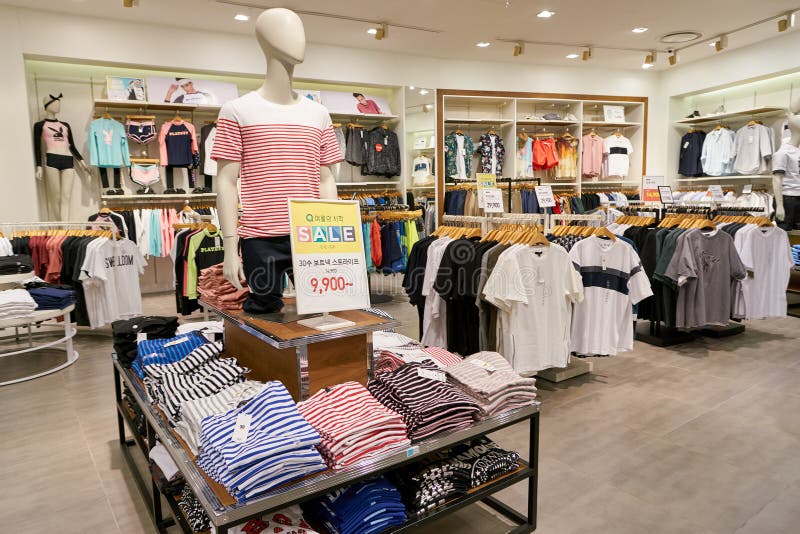Una tienda de ropa fotografía editorial. Imagen de editorial - 109059302