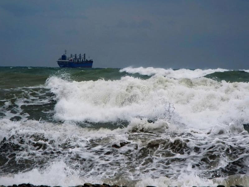 Una tormenta en el mar imagen de archivo. Imagen de paisaje - 87910679