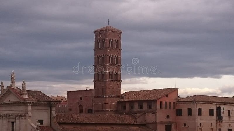 Una torre en Roma foto de archivo. Imagen de roma, viejo - 122065980