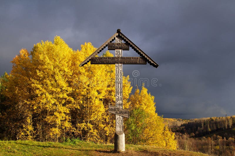 Una Traversa Di Legno Sulla Parte Superiore Della Collina Immagine ...