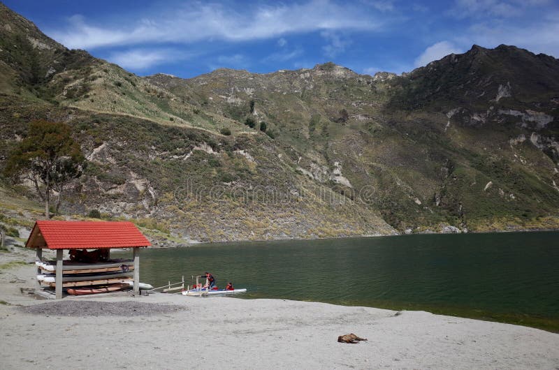 Lago Quilotoa En La Orilla, Latacunga, Ecuador Imagen de archivo ...