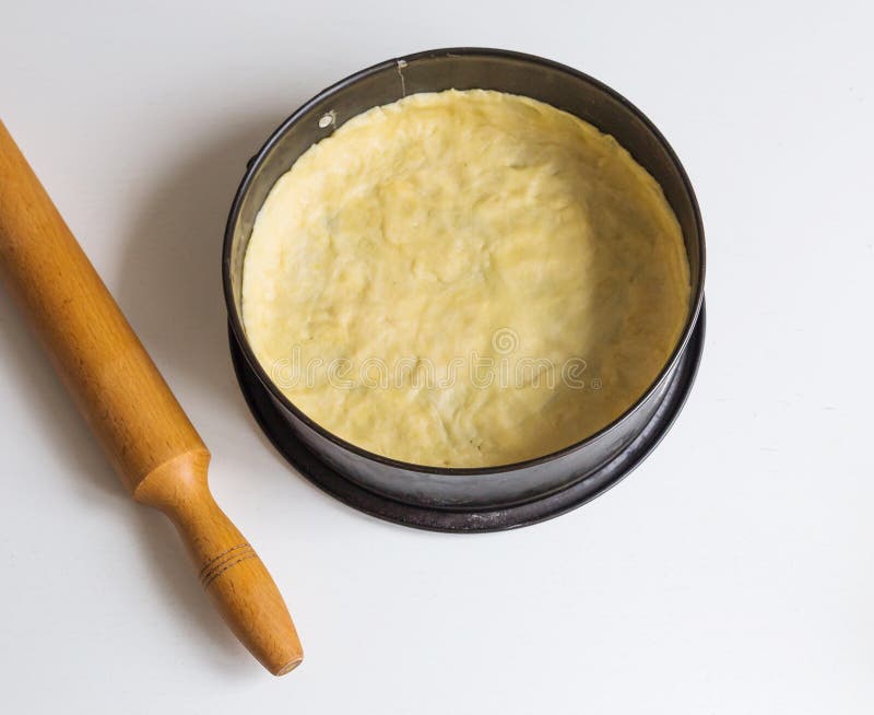 Unbaked shortcrust pastry stock photo. Image of sponge - 73123428