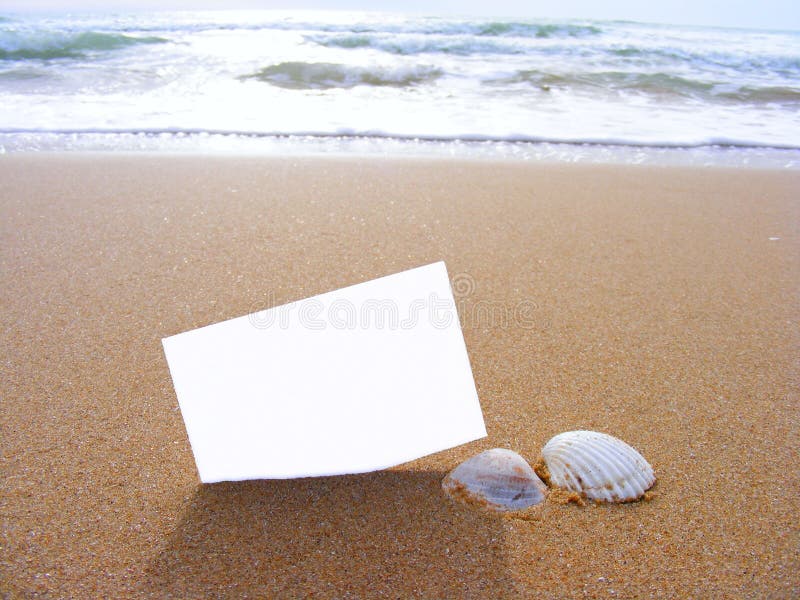 Postkarte im Sand stockbild. Bild von verbindung, sommer - 37877607