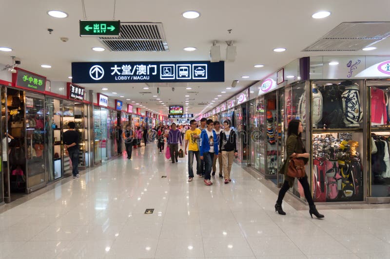 Lenovo store editorial photo. Image of indoor, counter - 32497886