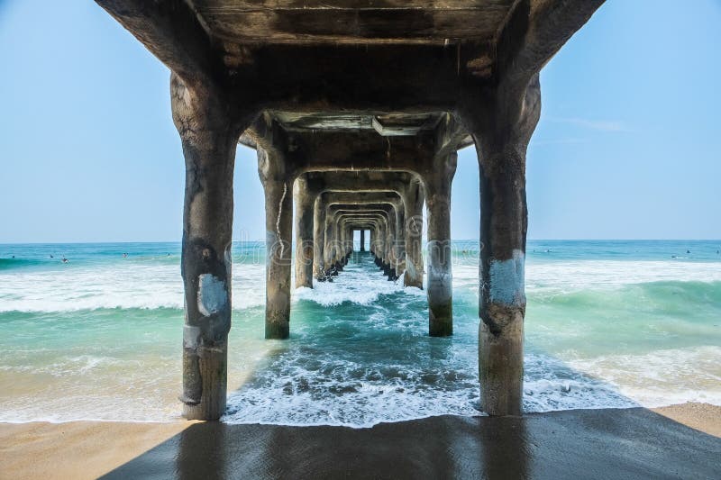 Under the Pier stock image. Image of ocean, surfe, sunny - 32329097