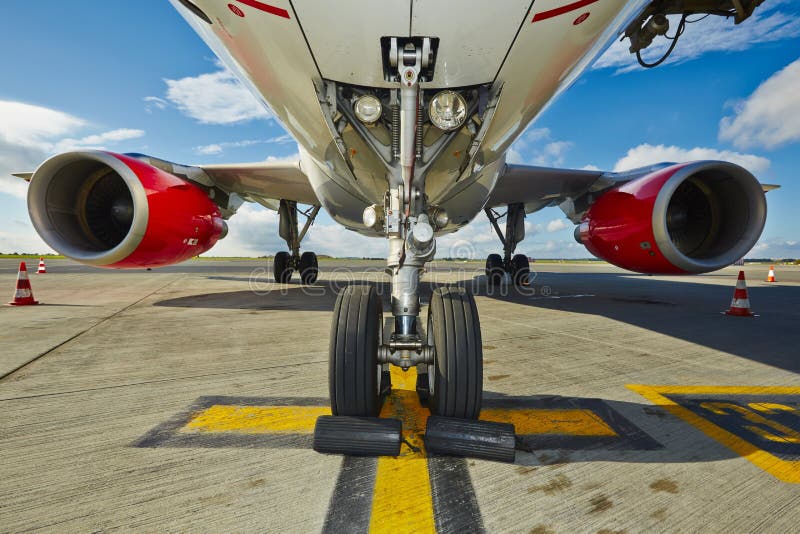 Undercarriage of the Aircraft Stock Photo - Image of power, airfield ...