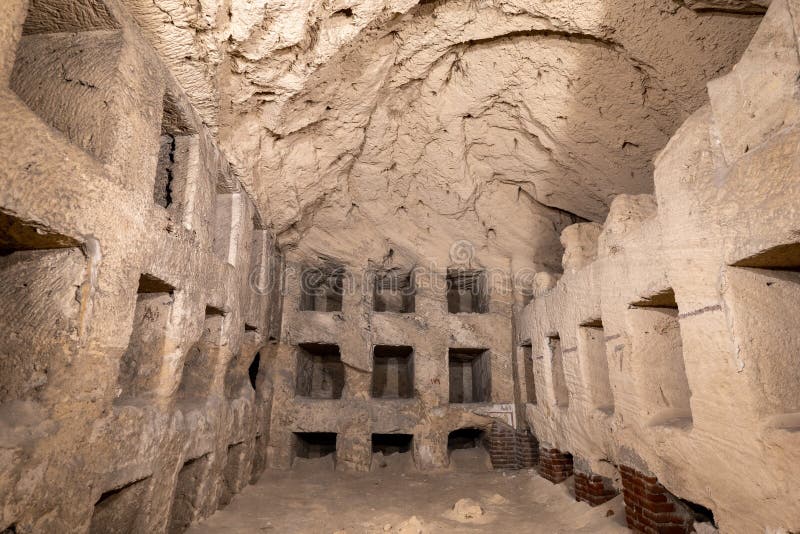 Underground Egyptian Burial Tomb Stock Image - Image of pharaoh, huni ...