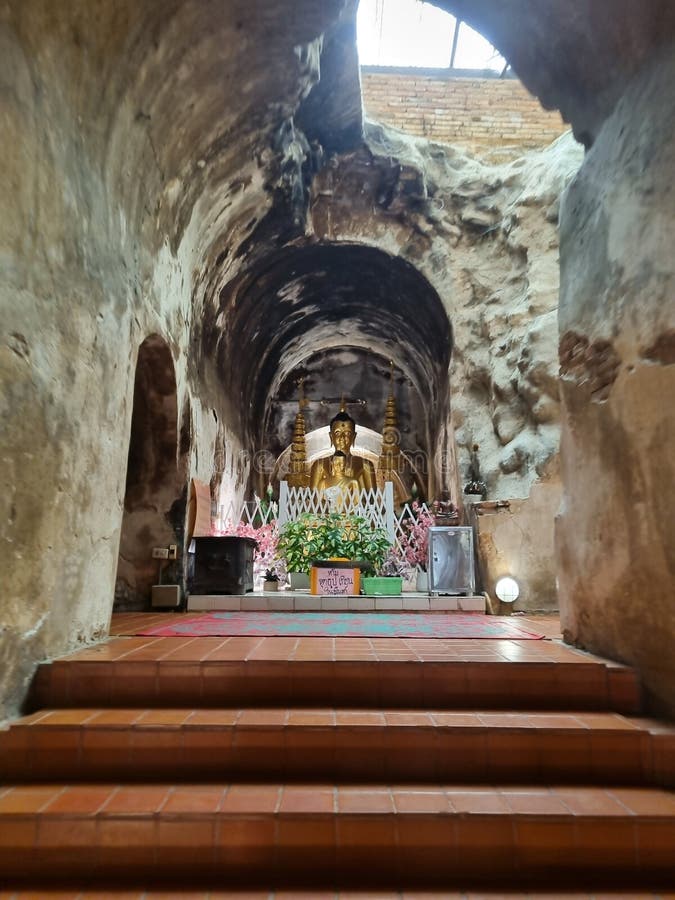 Underground Temple Wat Umong Stock Photo - Image of umong, buddhastatue ...