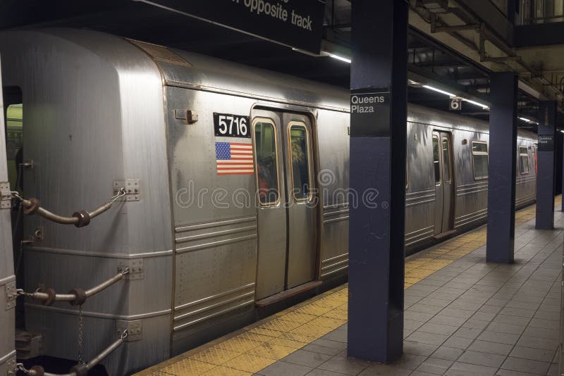 Underground Train at Queens Plaza Stock Image - Image of yorkn, queens ...