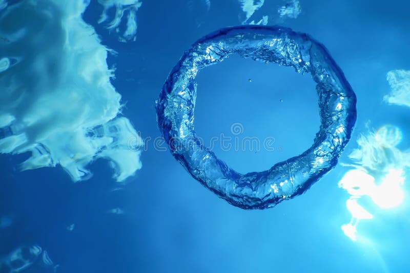 Bubble Ring Underwater, Ring Bubble Stock Image - Image of wave, liquid ...