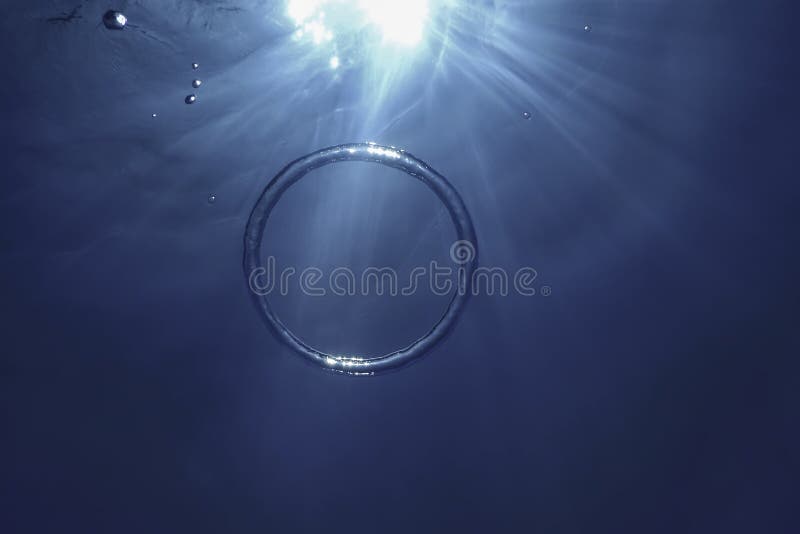 Bubble Ring Underwater, Ring Bubble Stock Image - Image of wave, liquid ...