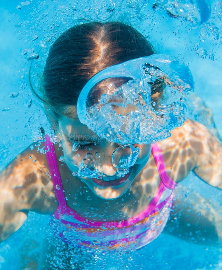 Underwater girl stock image. Image of activity, eyes - 40273435