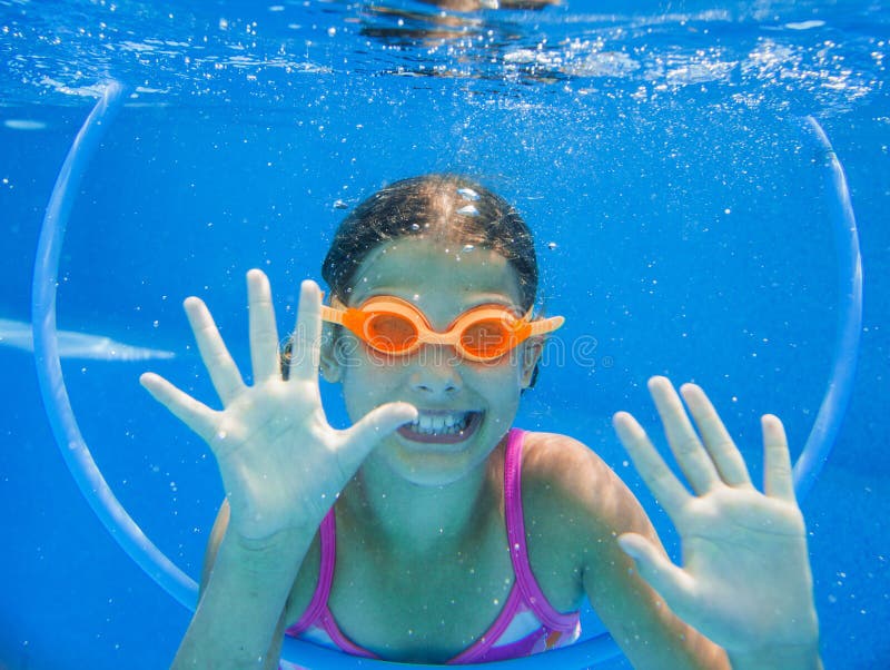 Underwater girl stock image. Image of pool, leisure, goggles - 40273429