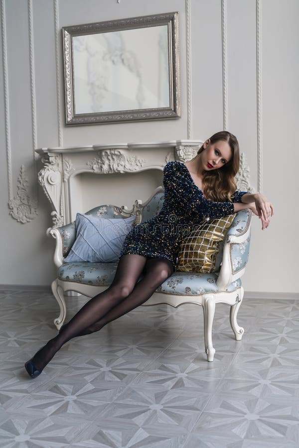 Belle Fille Sexy Mince Aux Longues Jambes Dans Un Soutien Gorge Et