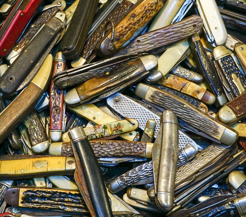 Une Collection De Couteaux De Poche Photo stock - Image du blocage ...