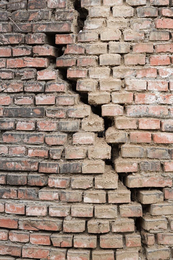 Fissure Dans Un Mur D Une Brique Photos Stock - Téléchargez 230 Photos ...