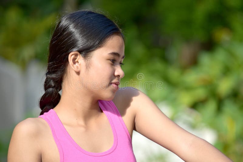 Une Adolescente Philippine En Train De Couler Image Stock Image Du