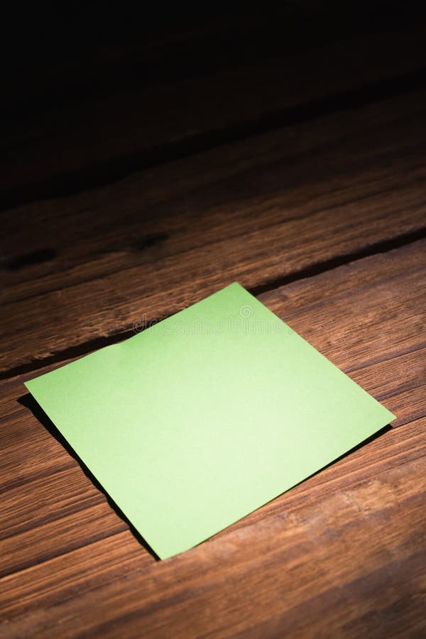 Une note de post-it verte photo stock. Image du remarques - 53070092