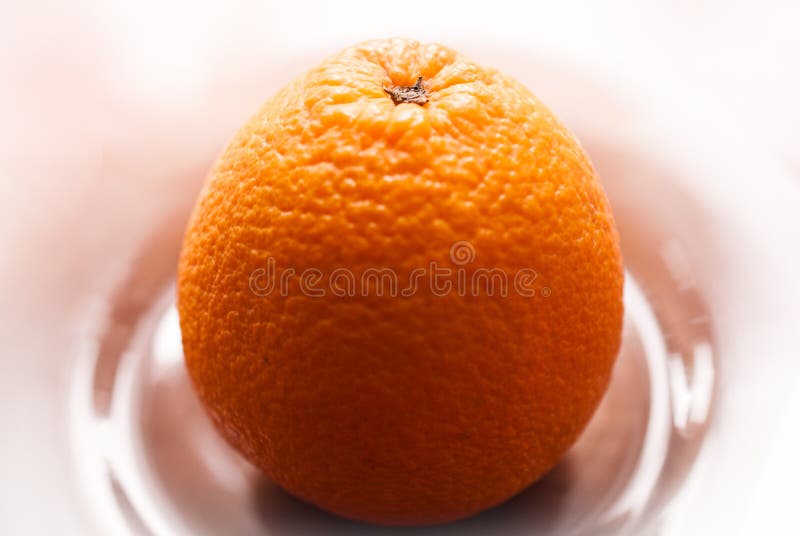 Plat orange image stock. Image du couverts, blanc, plaque - 36356333