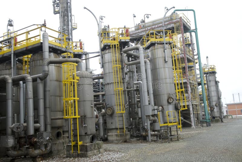 Une Partie De Complexe De Raffinerie Image. Image: 6034838