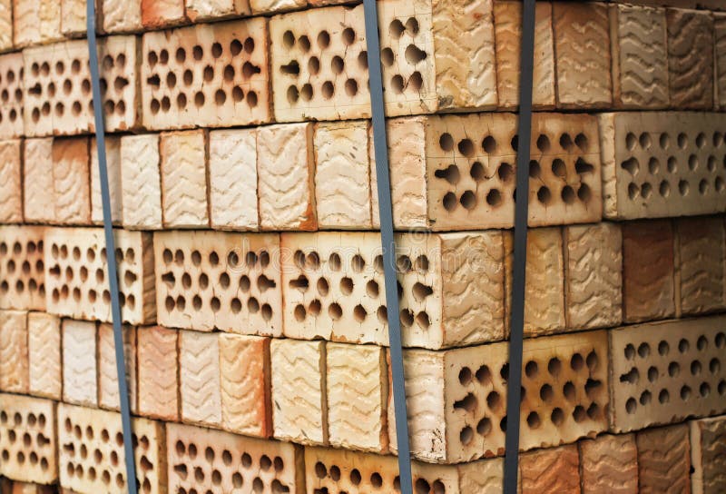 Une Pile De Briques D'argile Rouge Avec Des Trous Photo stock - Image ...