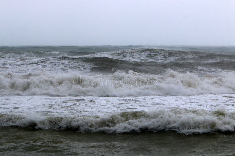 Tempête Sur La Mer Méditerranée Photo stock - Image du hiver, matin ...