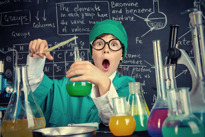 Chemische Experimente Im Labor Stockfoto - Bild von tafel, medizin ...