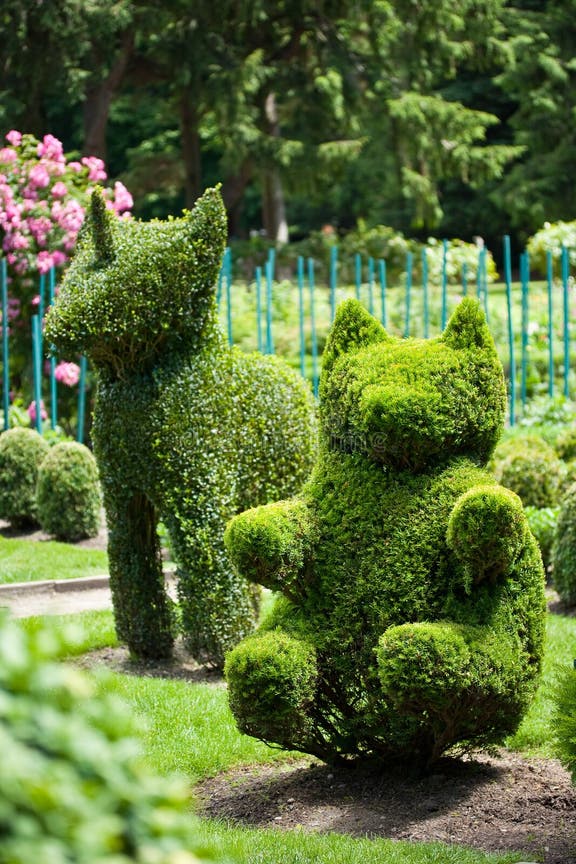 Topiary Bear Stock Photos - Free & Royalty-Free Stock Photos from ...