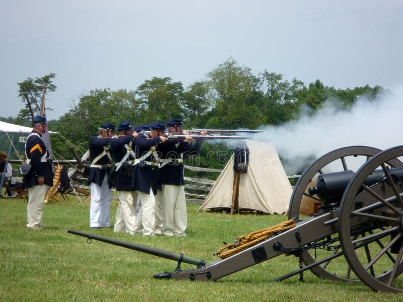Civil War Cannon Firing editorial stock photo. Image of infantry - 26252418