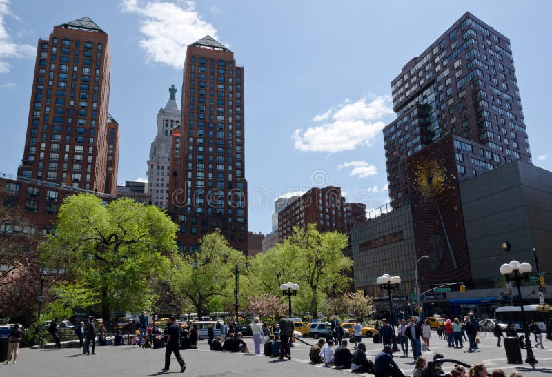 Union Square Sunny Day editorial photography. Image of building - 24804207