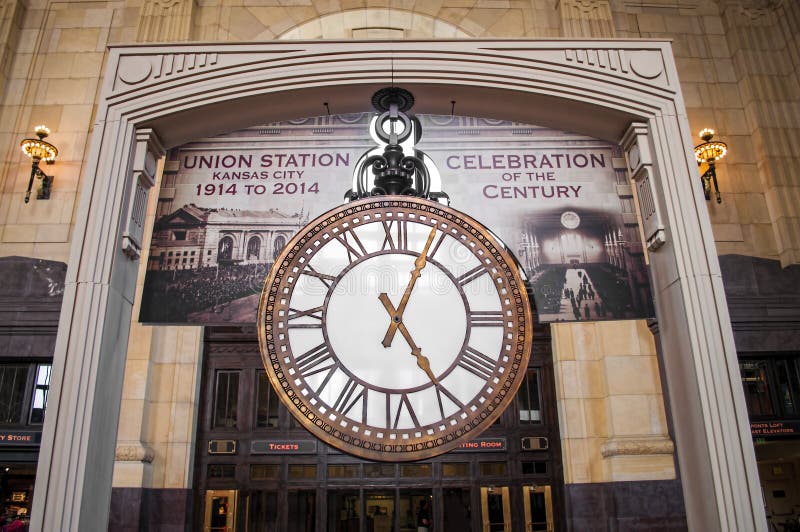 Union Station Grand Hall Clock Editorial Photo - Image of minutes ...